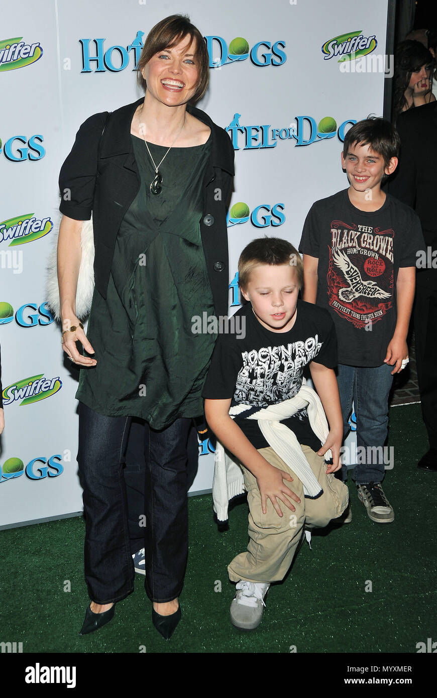 Lucy Lawless and kids - Hotel For Dogs Premiere at the Grove Theatre In ...