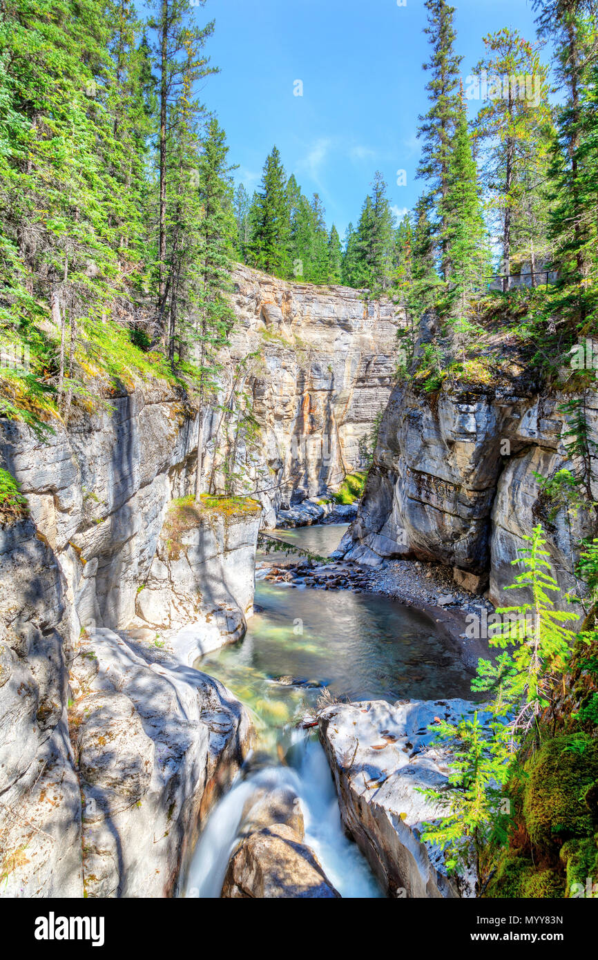 Maligne canyon hi-res stock photography and images - Alamy