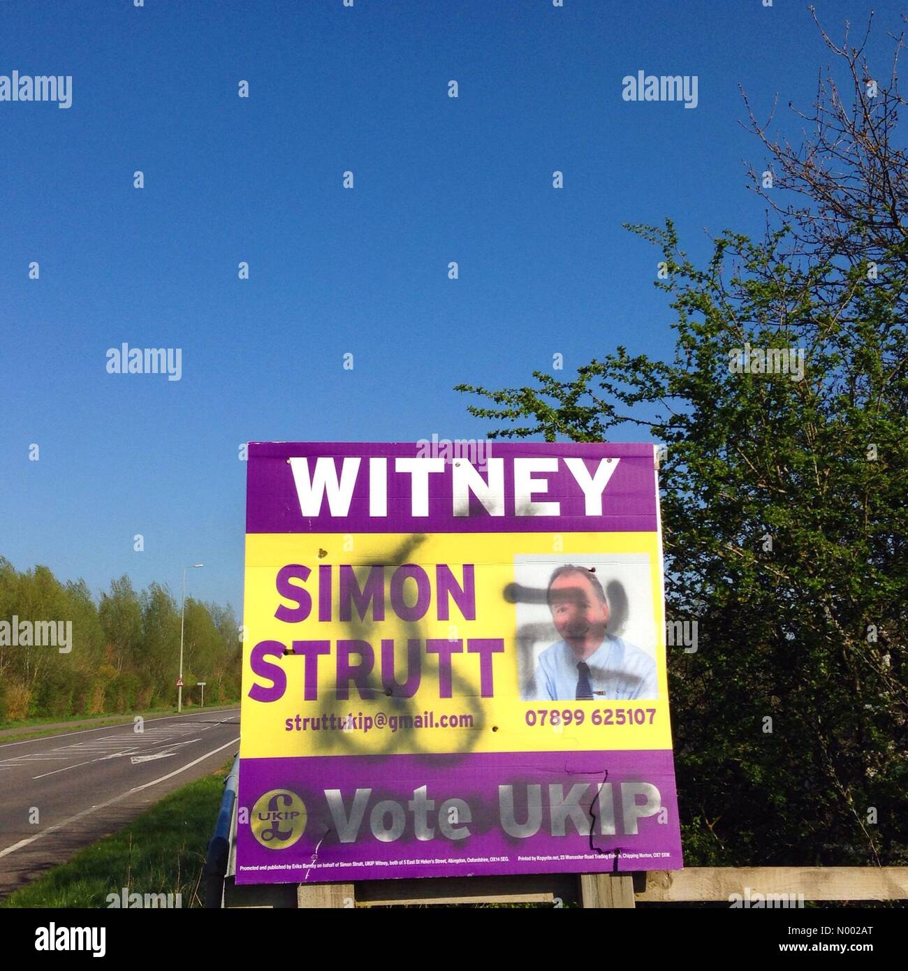 Witney, Oxfordshire, UK. 20th Apr, 2015. More vandalised UKIP signs in ...