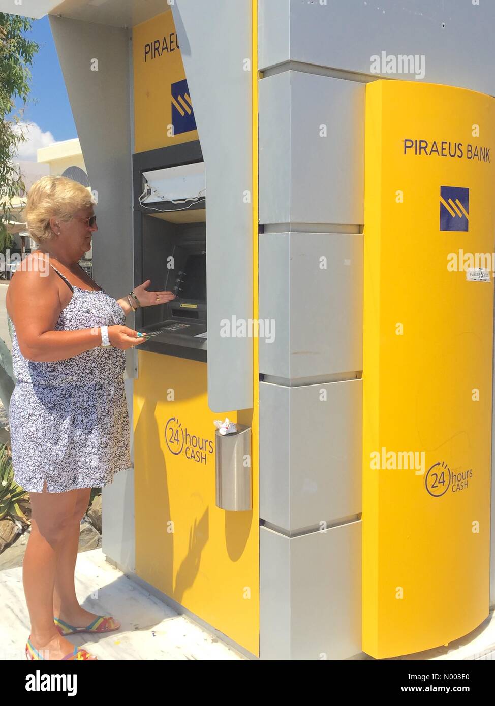 Closed atm hi-res stock photography and images - Alamy