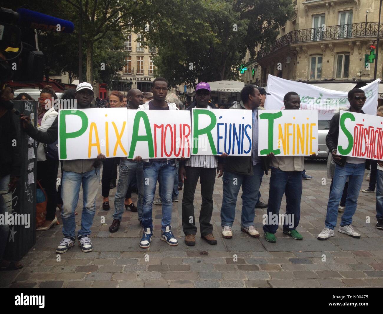 African immigrants paris hi-res stock photography and images - Alamy