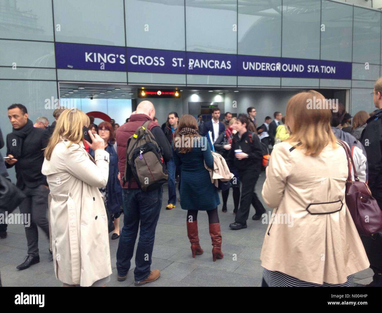 Battle Bridge Pl, London, UK. 07th Oct, 2015. Kings cross underground ...