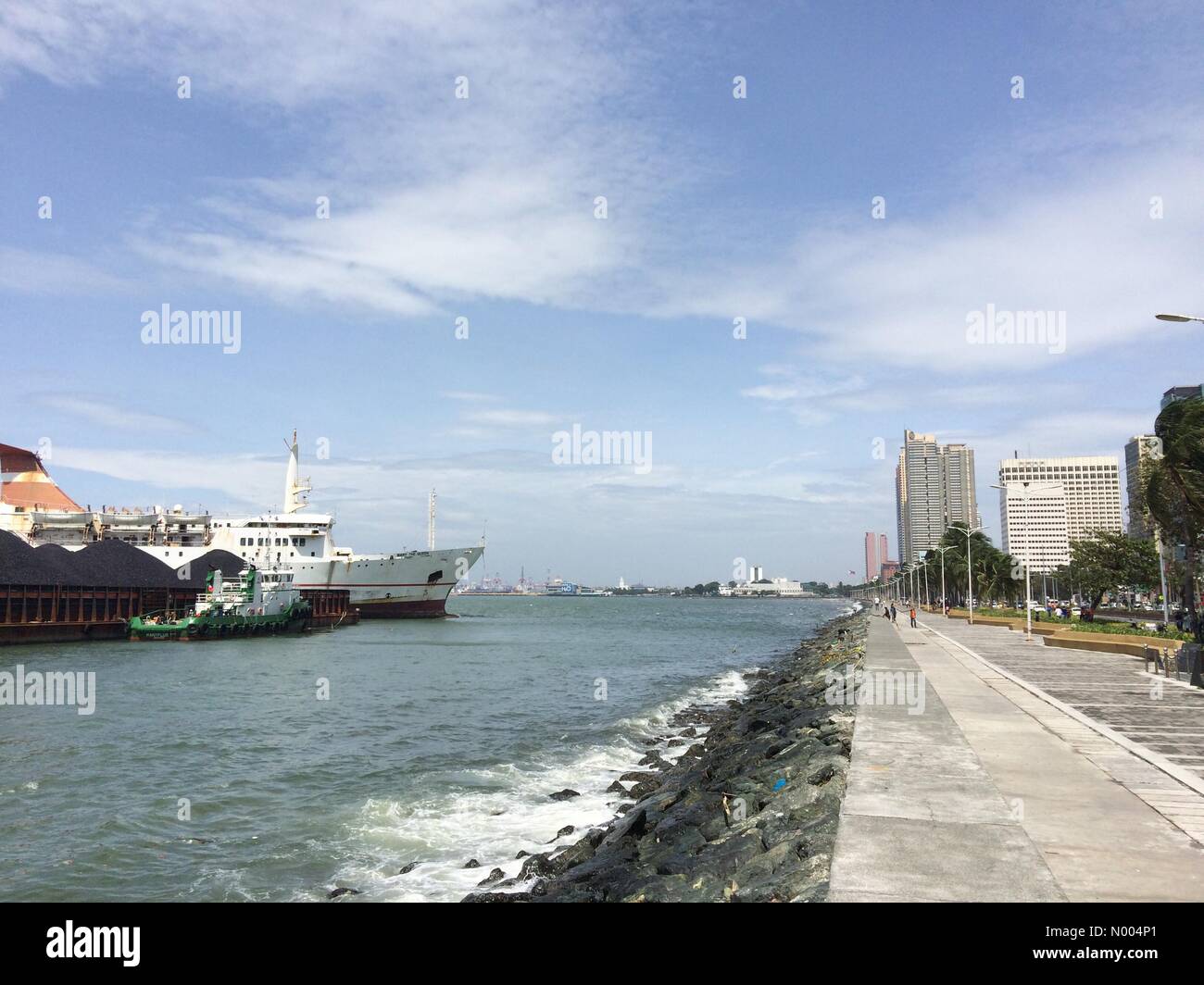 Manila Bay, Manila, Philippines. 20th Oct, 2015. Boat ‘Mary the Queen ...
