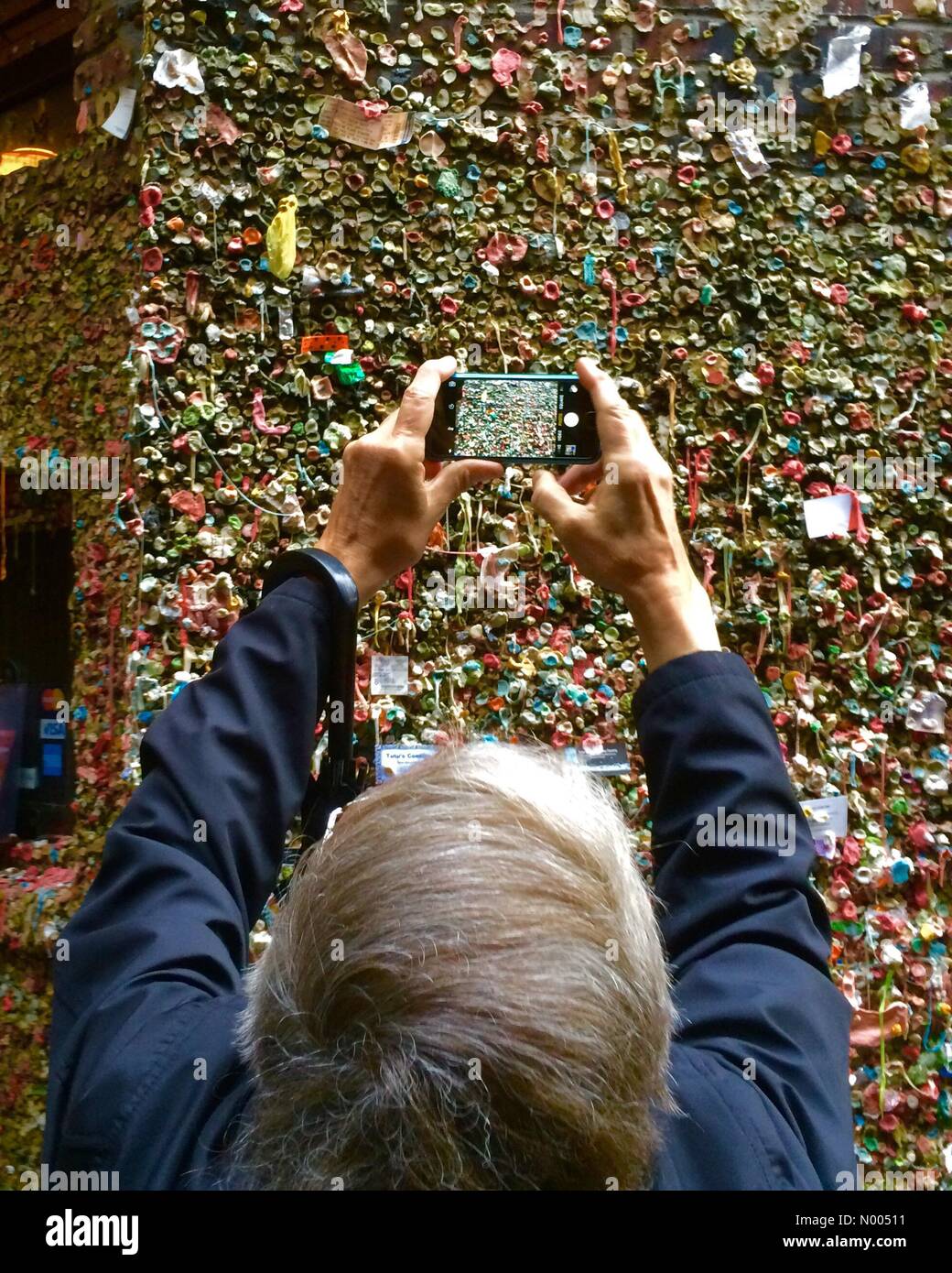 Seattle, Washington, USA. 08th Nov, 2015. Last day of the Gum Wall, a ...