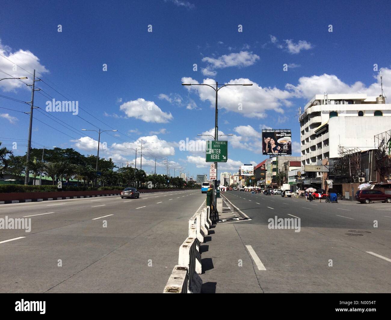 Service Rd, Parañaque, Metro Manila, Philippines. 19th Nov, 2015. Metro ...