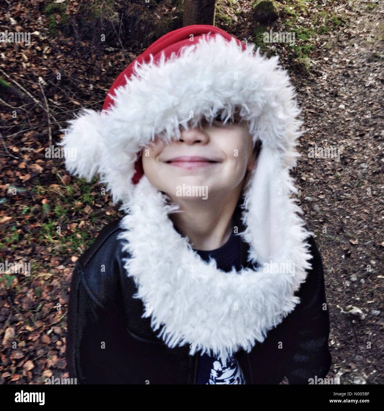 Baby wearing santa hat hi-res stock photography and images - Alamy