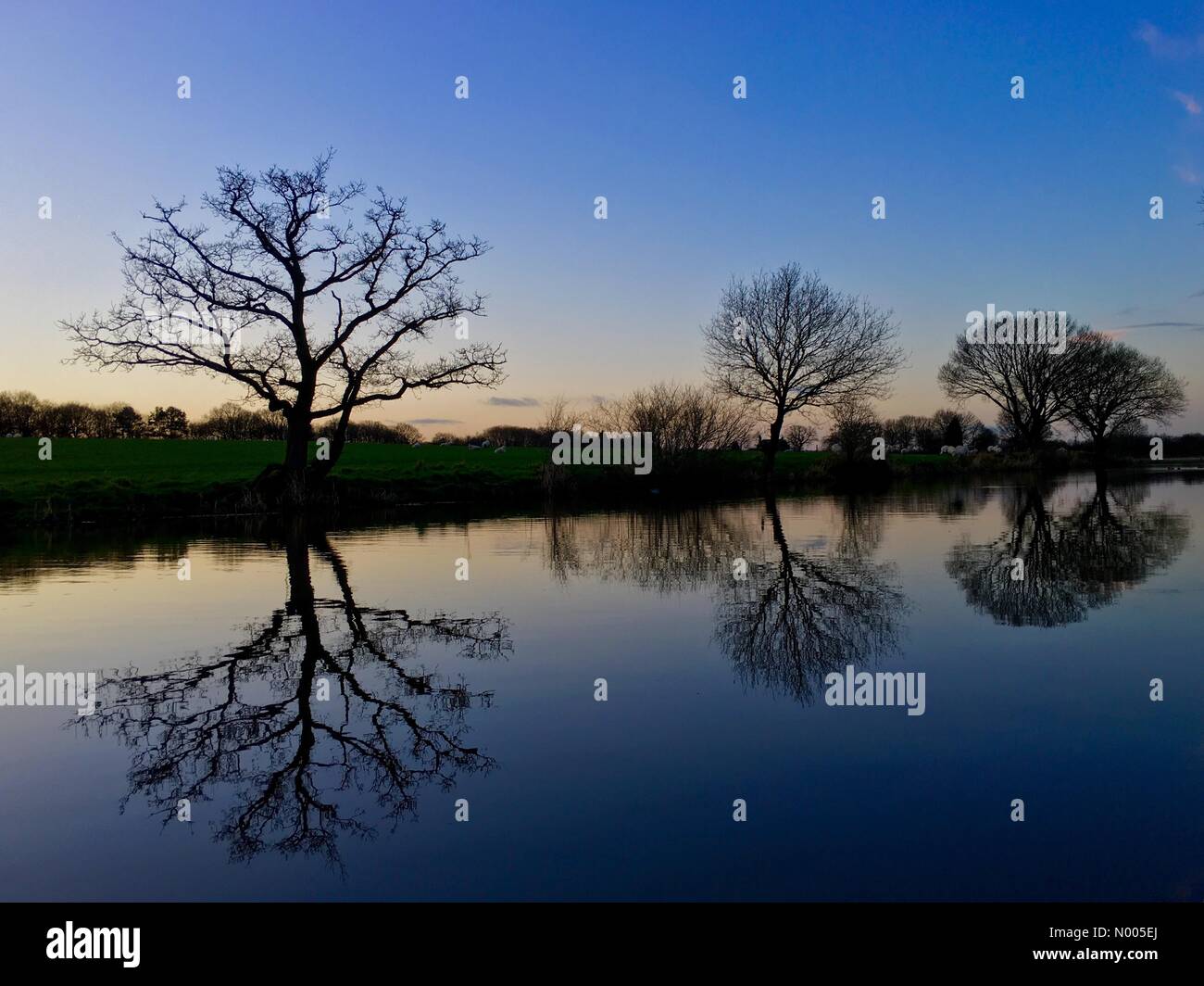 Adlington, Lancashire, UK. 29th Dec, 2015. UK weather: Sunrise over the ...