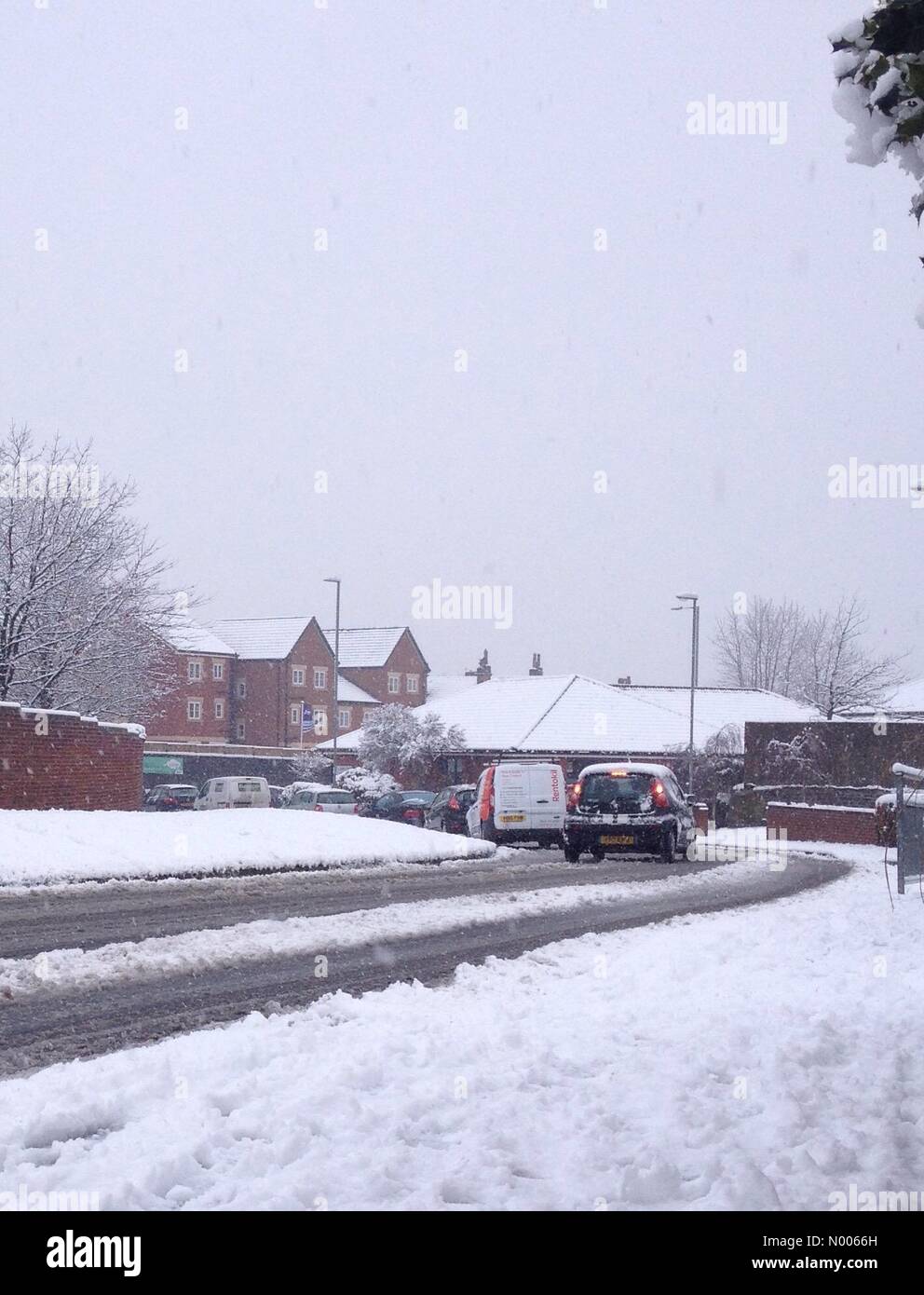 UK weather- two inch of snow fall overnight in Morley near Leeds. Taken ...