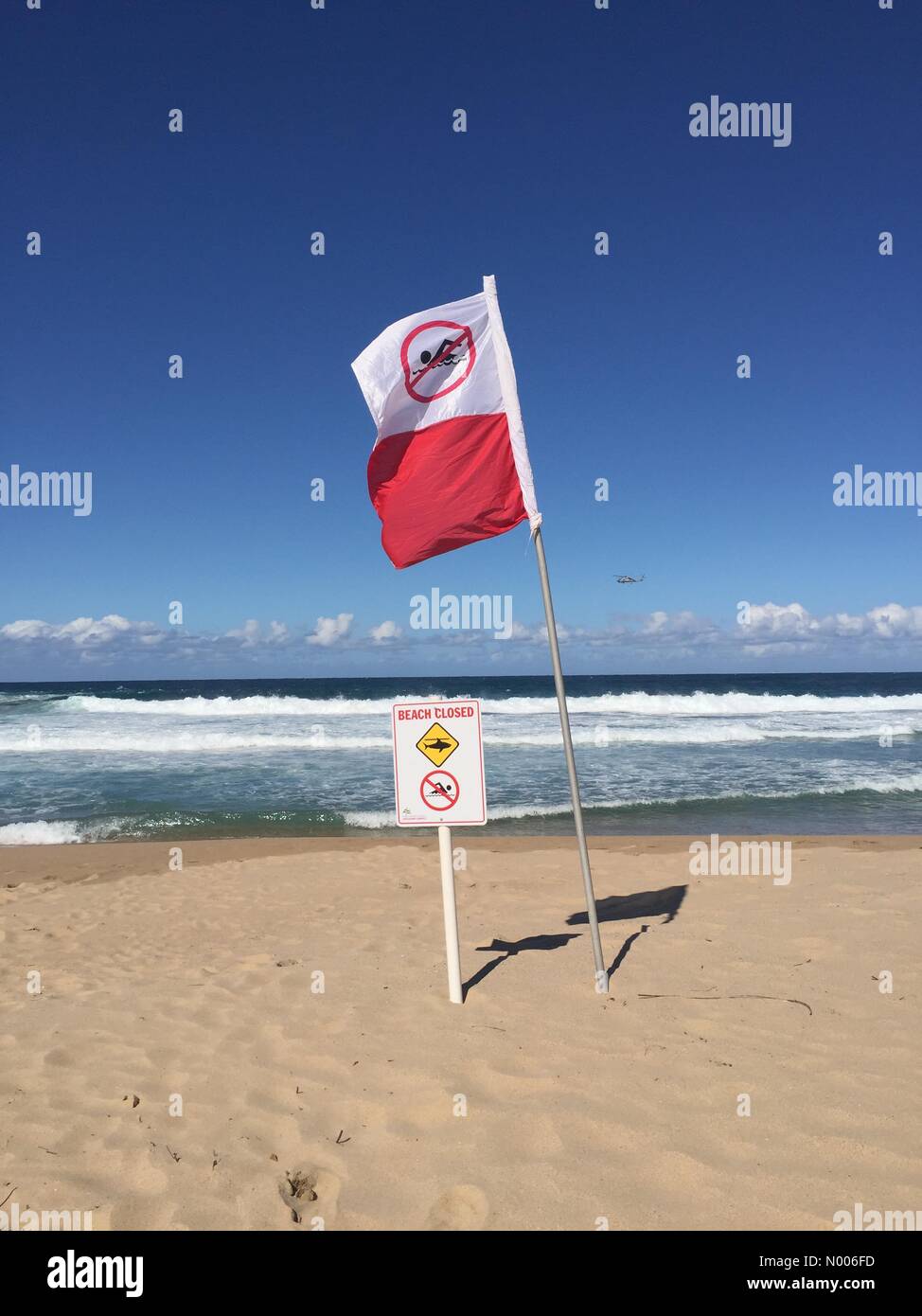 Shark warning sign australia hi-res stock photography and images - Alamy