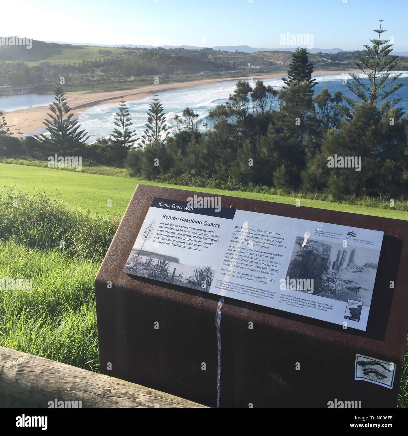 Pheasant Point Dr, Kiama NSW, Australia. 31st Mar, 2016. Bombo beach ...