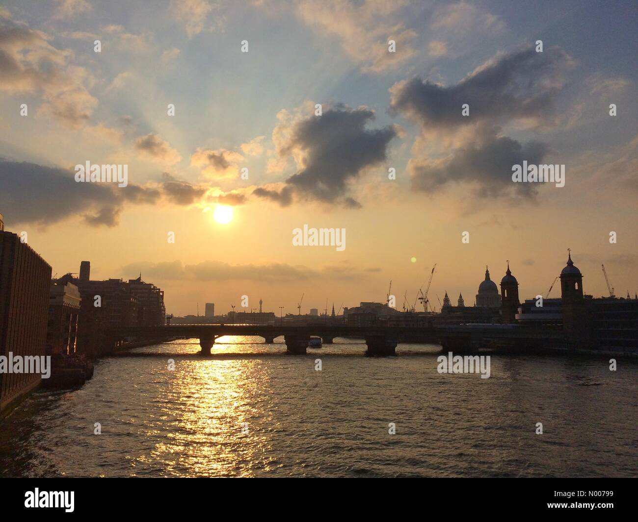 London, UK. 28th May, 2016. The sun begins to set over the river Thames ...