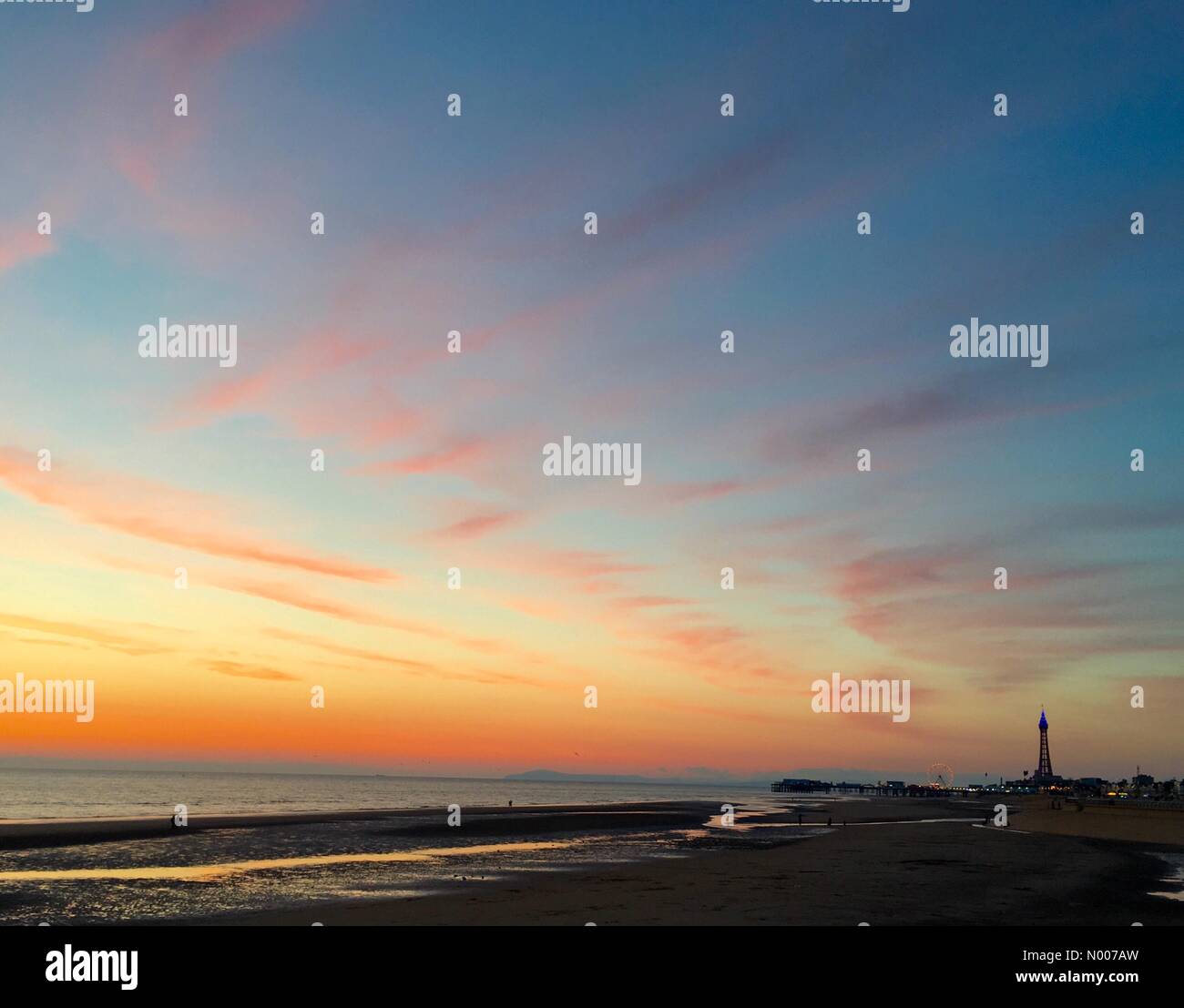 UK weather sunset at Blackpool Stock Photo - Alamy