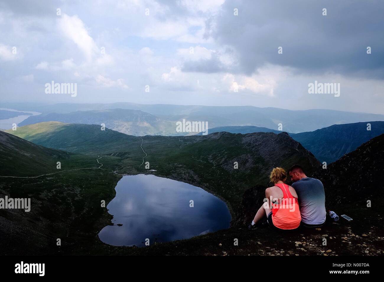 Helvellyn, Lake District, UK. 05th June, 2016. UK weather: a couple ...