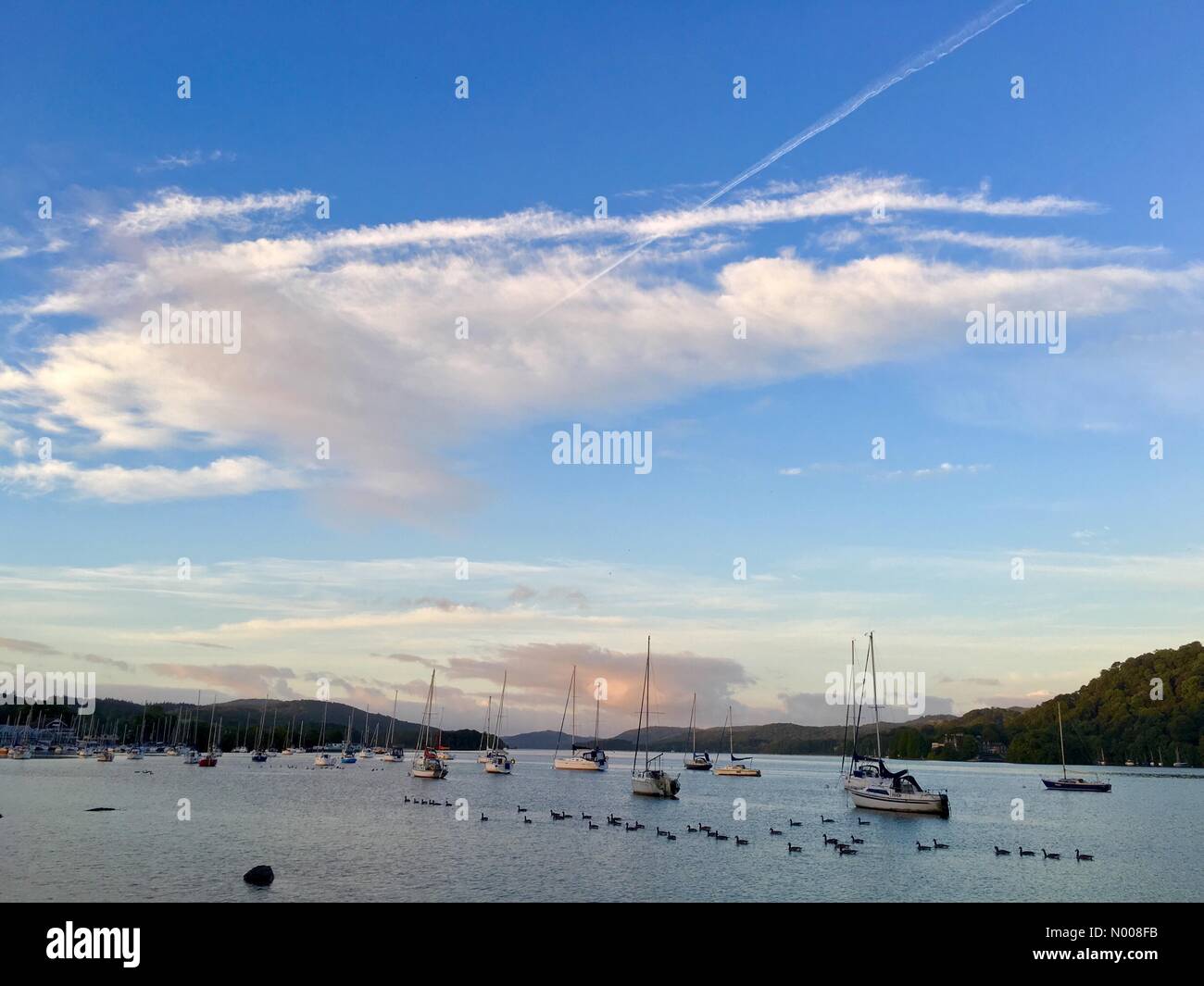 Bowness-on-Windermere, UK. 01st Sep, 2016. UK Weather: Early morning ...
