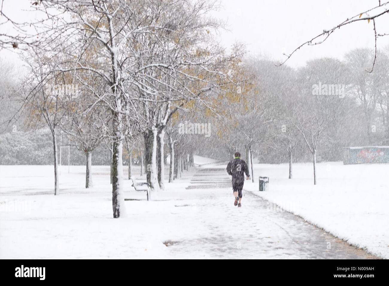 Bradford, West Yorkshire, UK. 18th November, 2016. Snow covered Wibsey ...