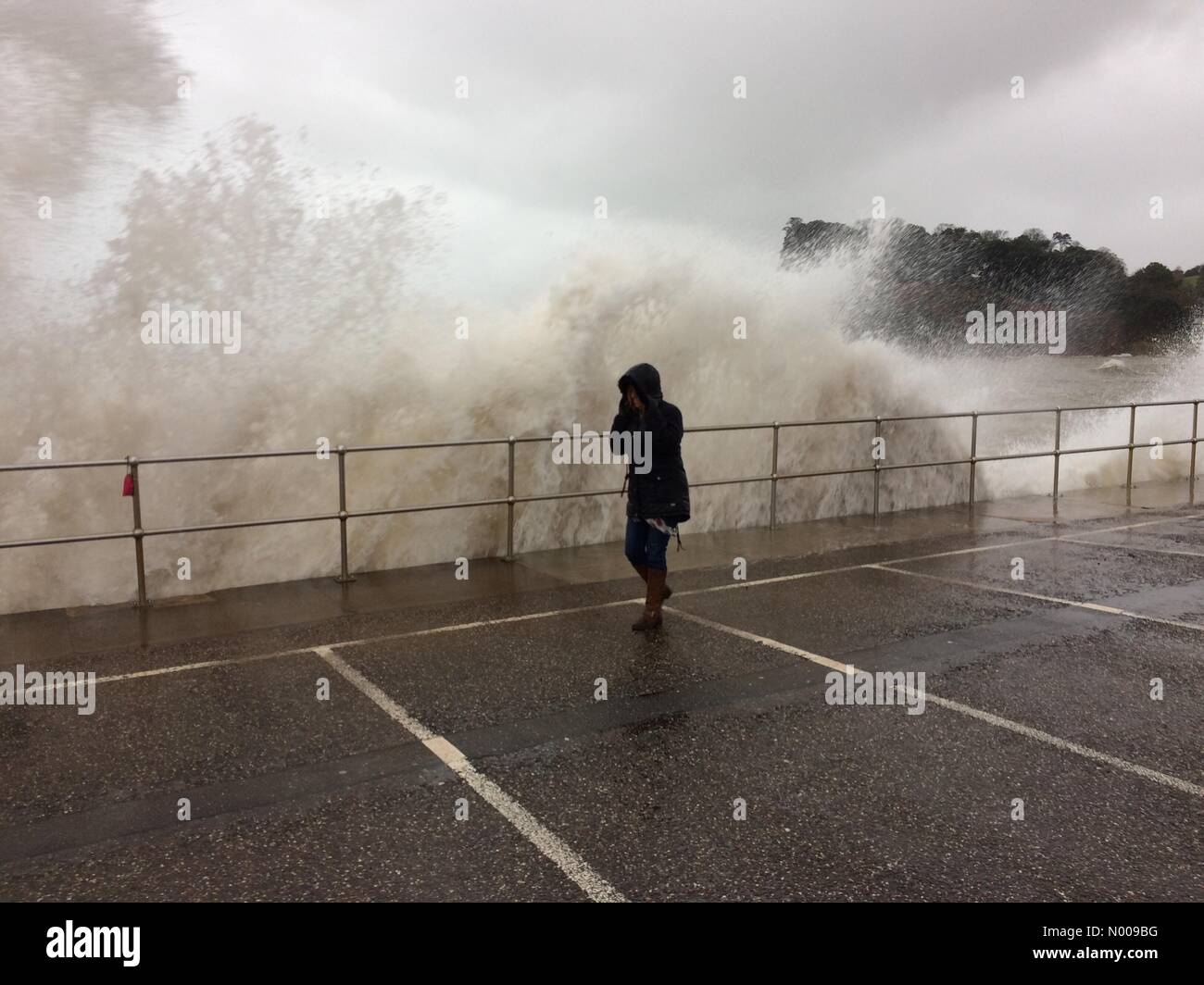 Teignmouth, Devon, UK. 21st Nov, 2016. U.K. Weather. Heavy seas and ...