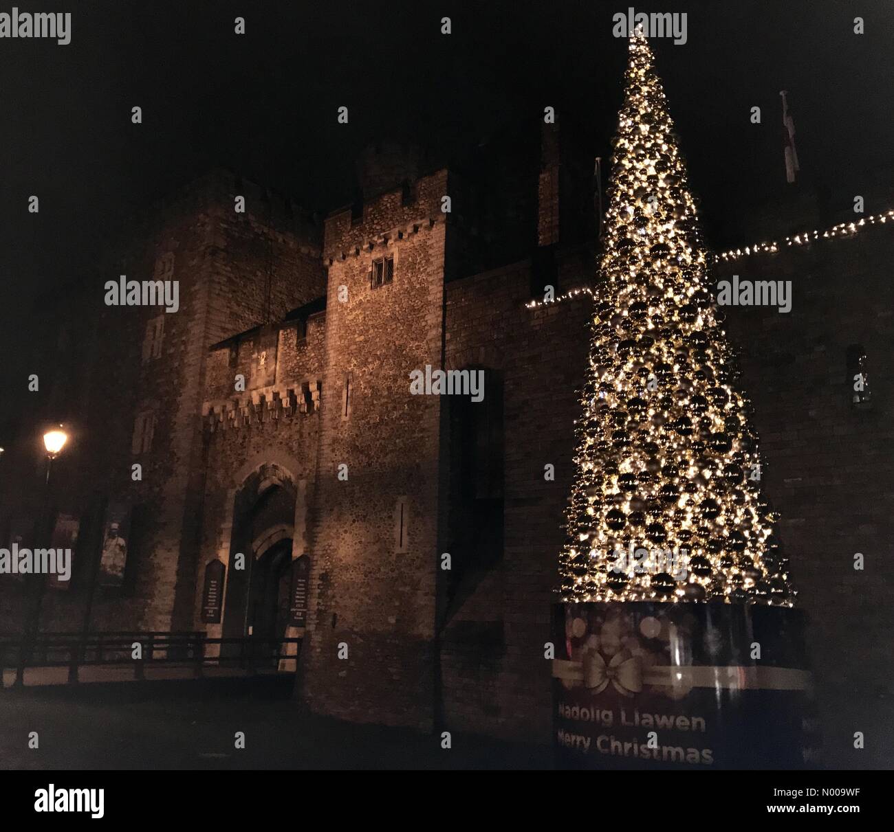 Cardiff castle christmas hi-res stock photography and images - Alamy