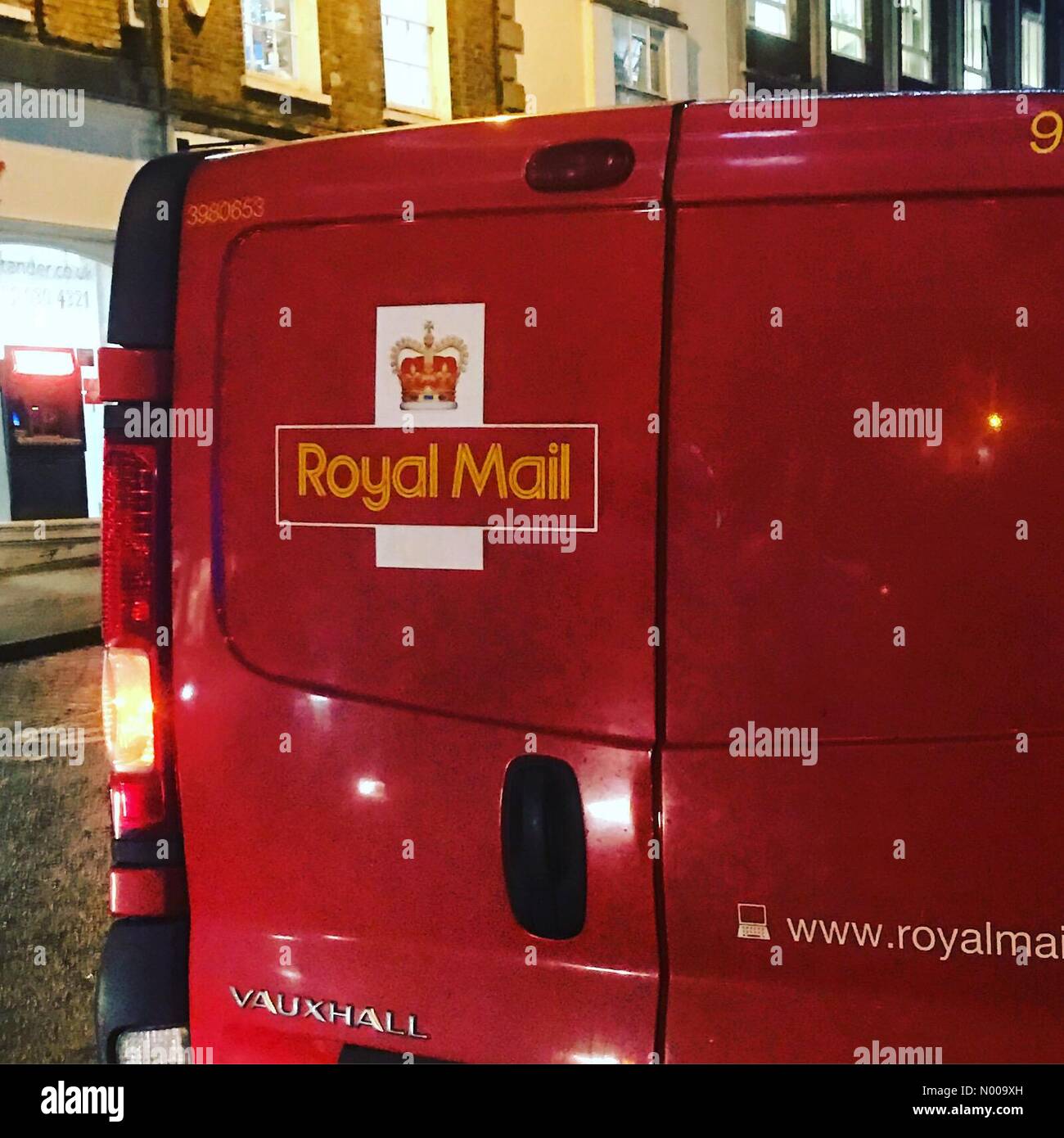 High St, Guildford, UK. 19th Dec, 2016. Royal Mail Christmas strike ...