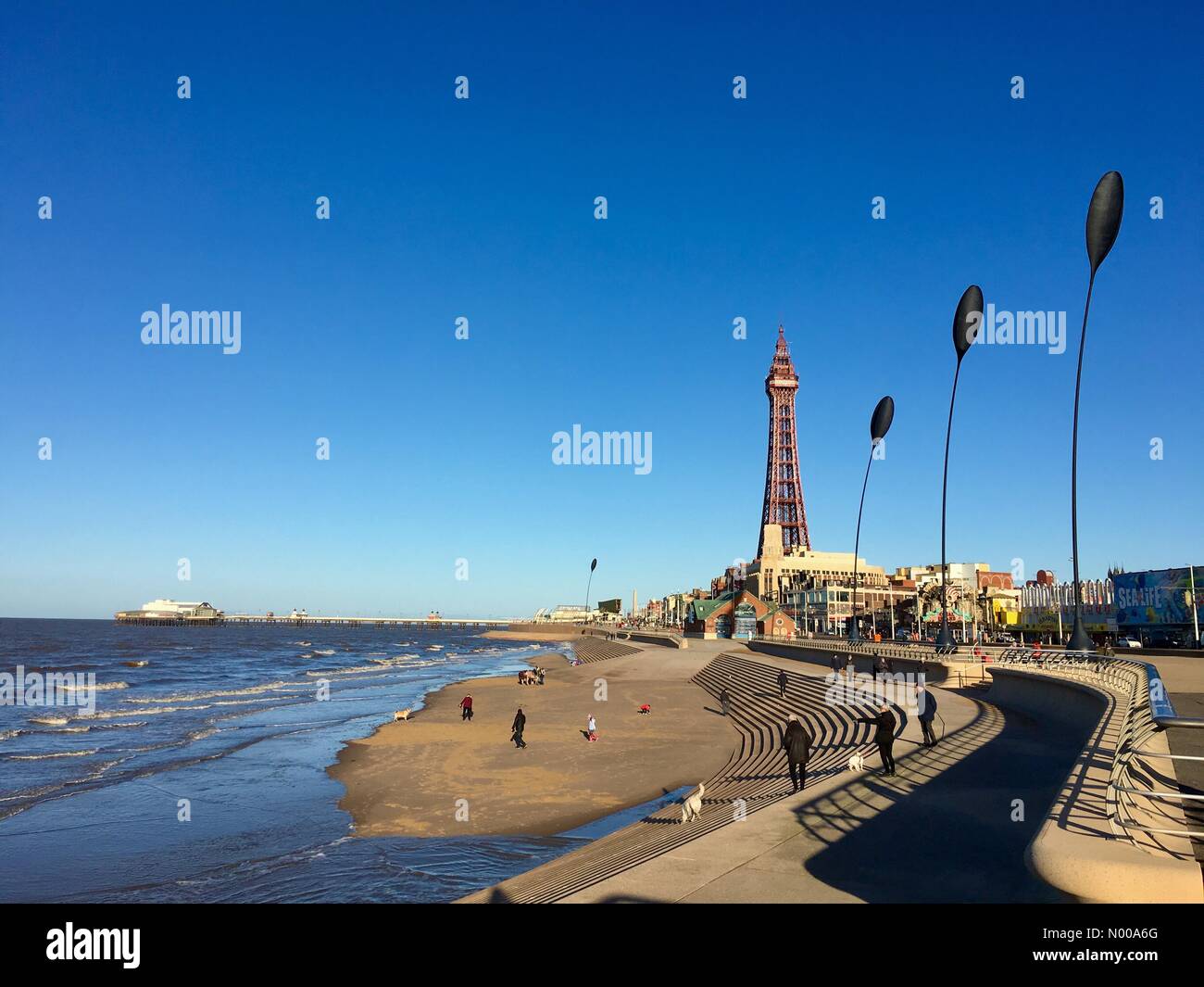 UK Weather: Sunny Bank Holiday Monday in Blackpool. Promenade showing ...