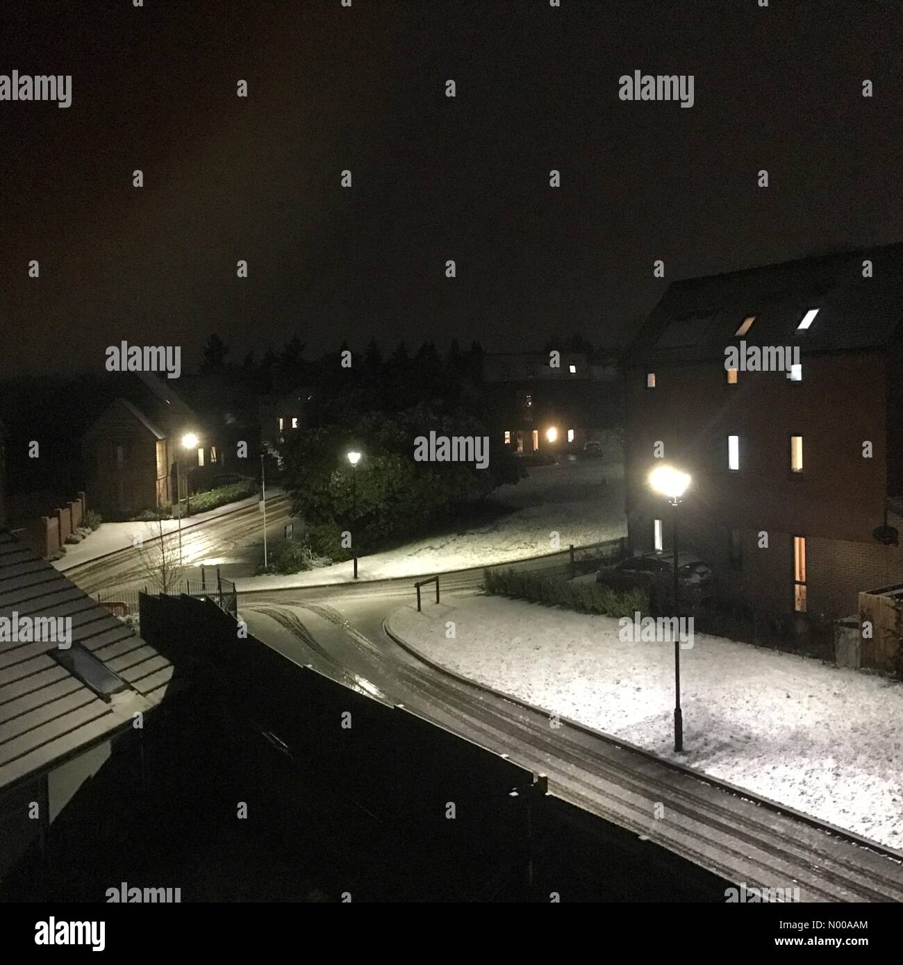 Sycamore Ave, Godalming, UK. 12th Jan, 2017. UK Weather: Snow in ...