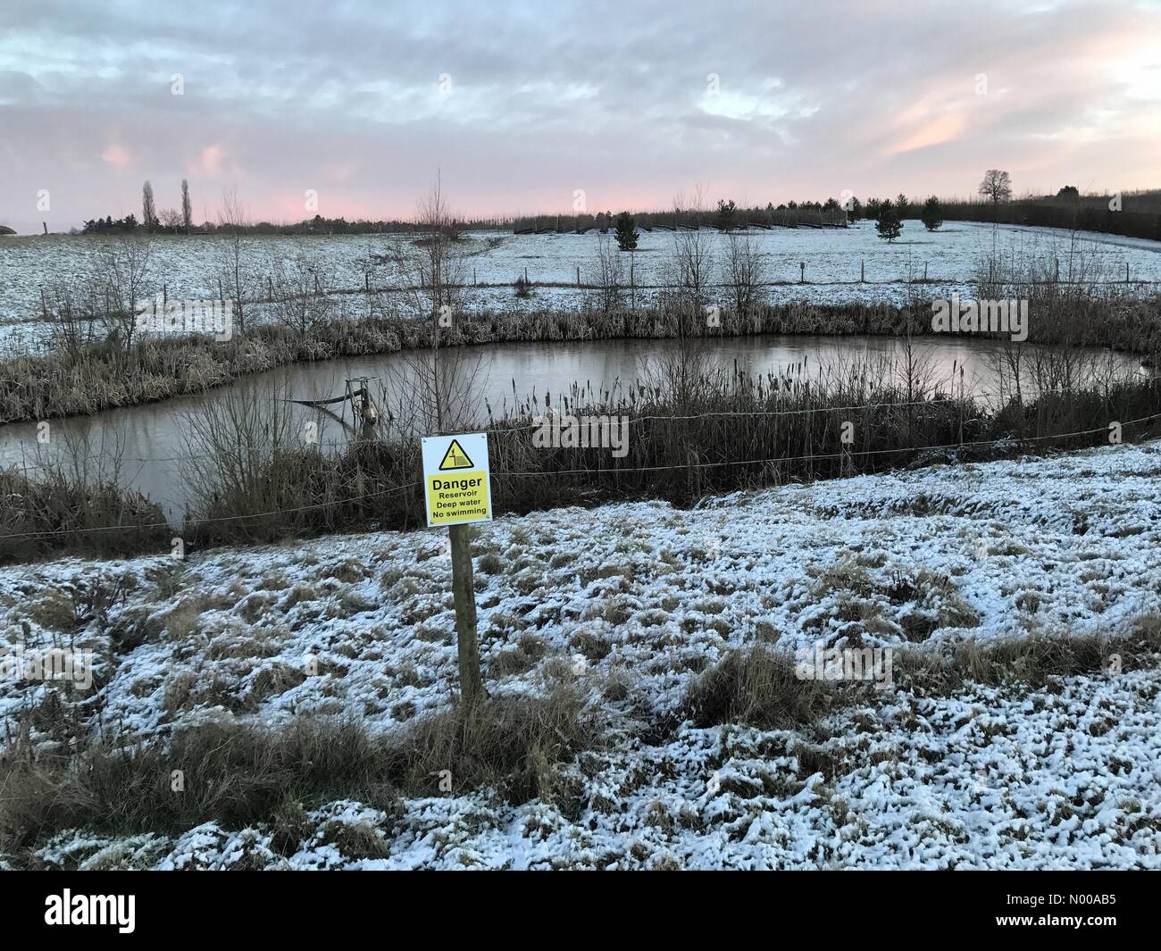 Heavy overnight frost hi-res stock photography and images - Alamy