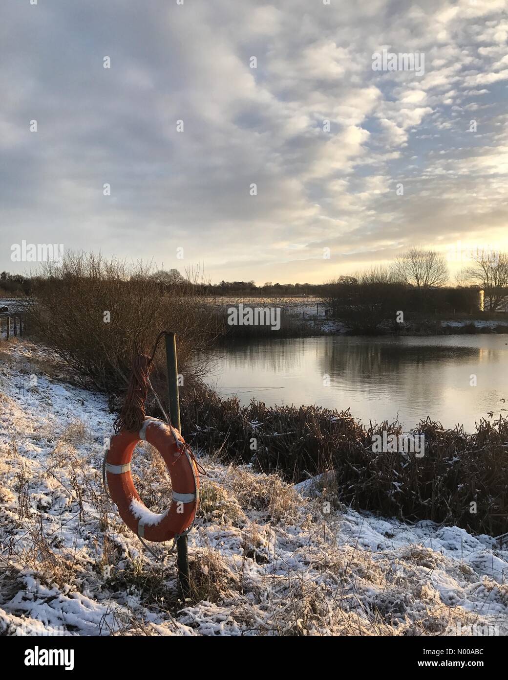 Heavy overnight frost hi-res stock photography and images - Alamy