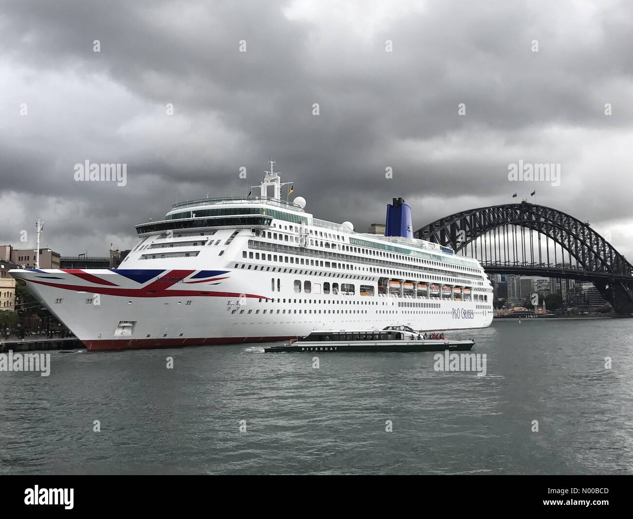 Sydney aurora hi-res stock photography and images - Alamy