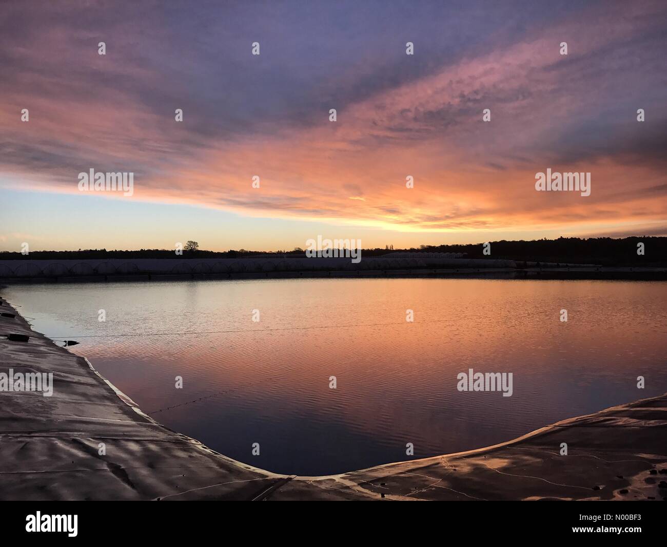 Tuesley Ln, Godalming, UK. 06th Mar, 2017. UK Weather: Sunrise over ...