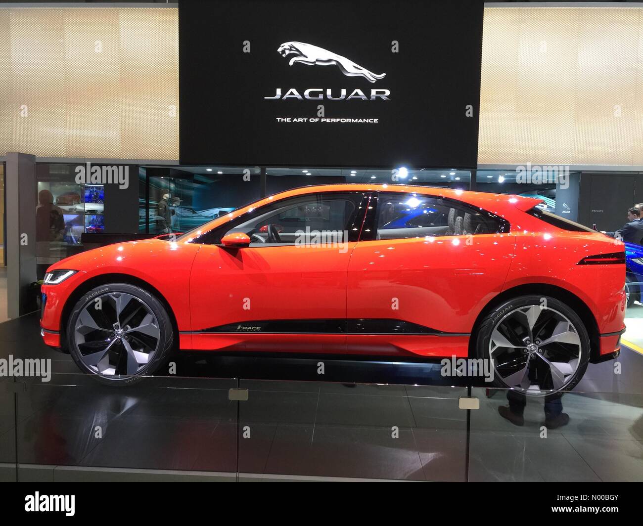 Moderner jaguar hi-res stock photography and images - Alamy