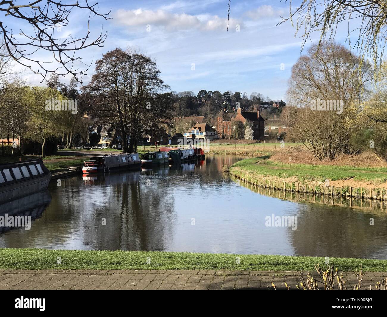 Godalming, UK. 09th Mar, 2017. UK Weather: Sunny in Godalming. Woolsack ...