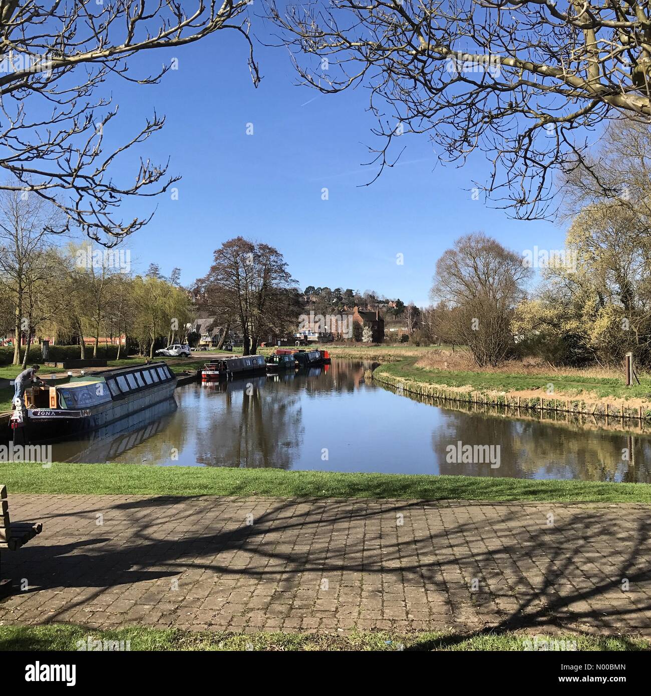 Godalming, UK. 13th Mar, 2017. UK Weather: Sunny in Godalming. Woolsack ...