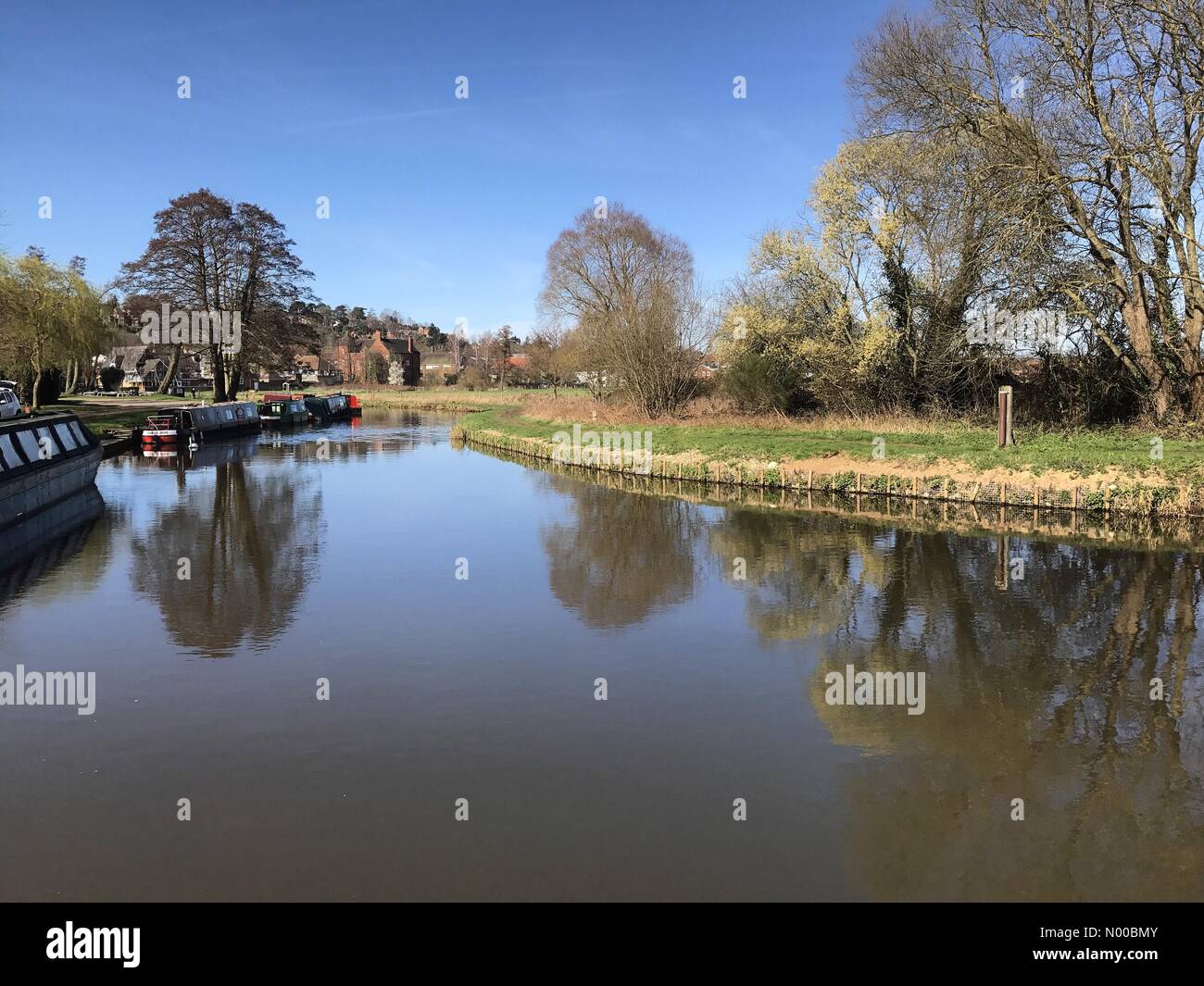 Godalming, UK. 13th Mar, 2017. UK Weather: Sunny in Godalming. Woolsack ...