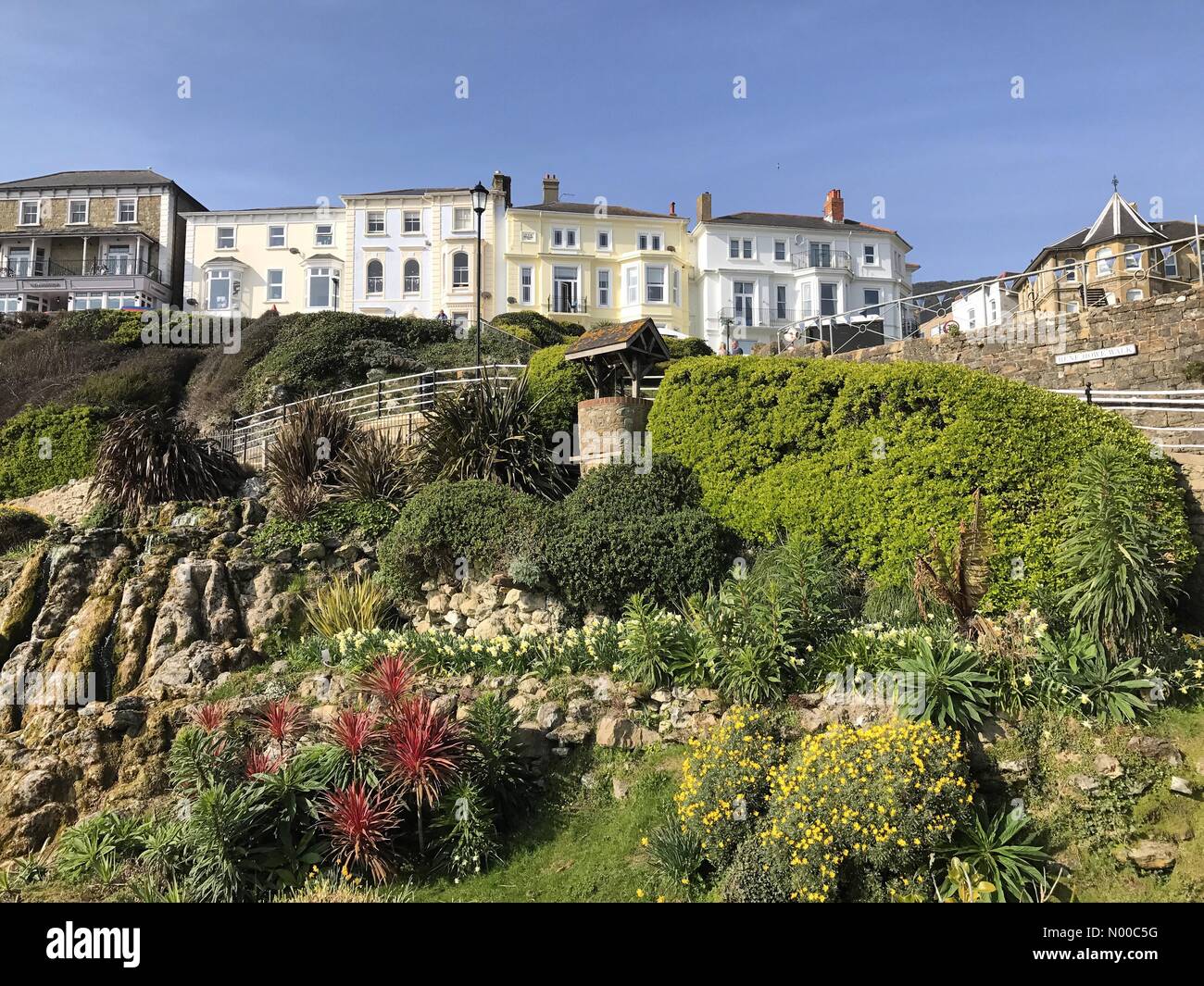 Ventnor, UK. 27th Mar, 2017. UK Weather: Sunny in Ventnor. Shore Hill ...