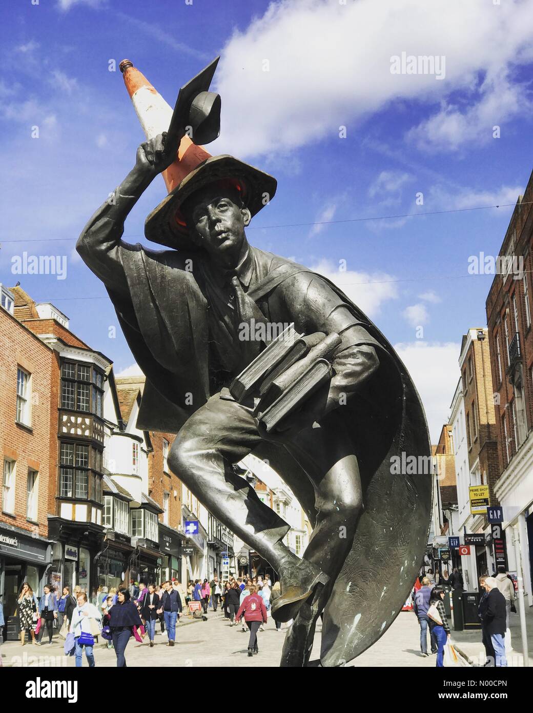 Guildford statue high street hi-res stock photography and images - Alamy