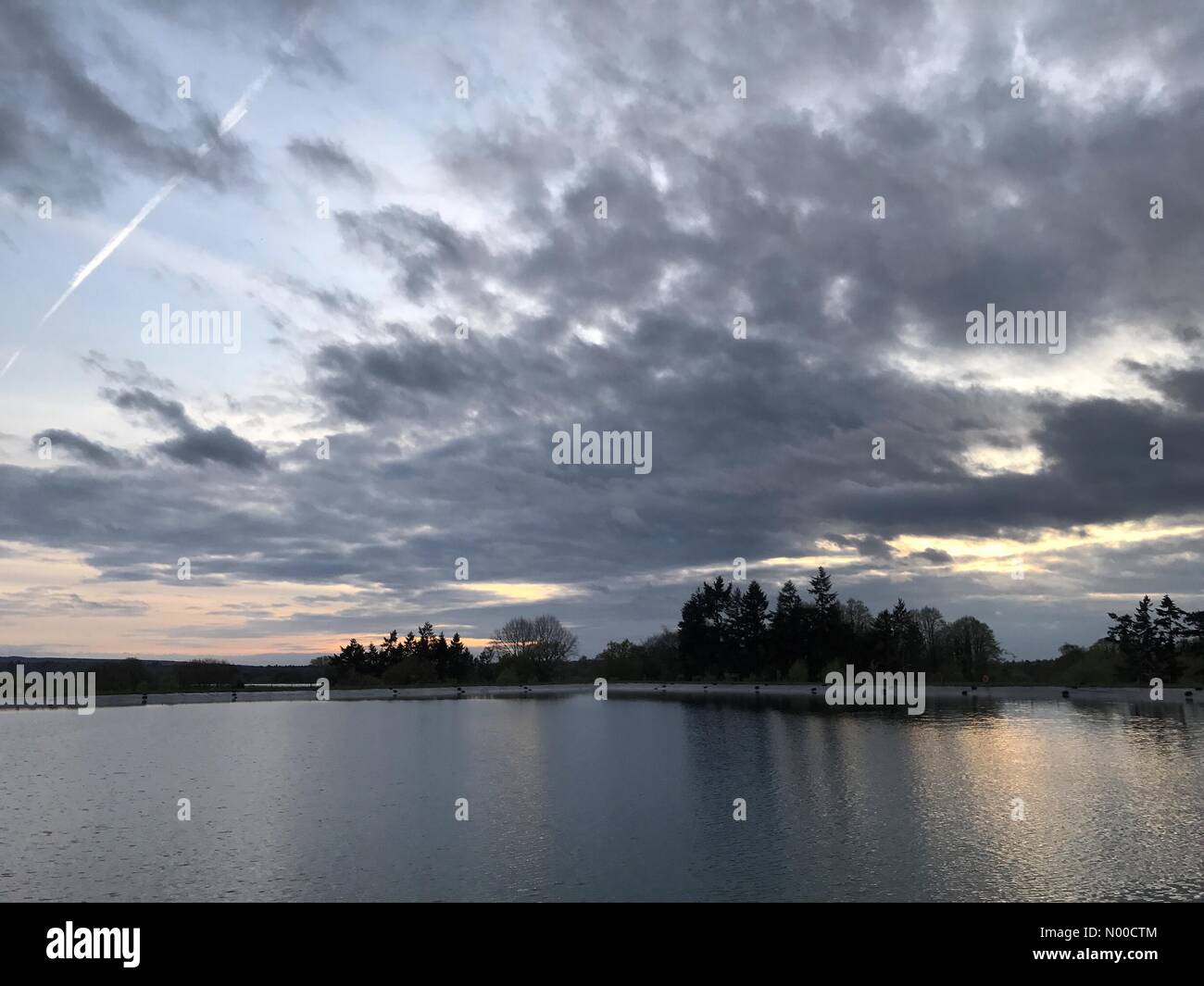 Godalming, UK. 16th Apr, 2017. UK Weather: Sunset over Godalming ...