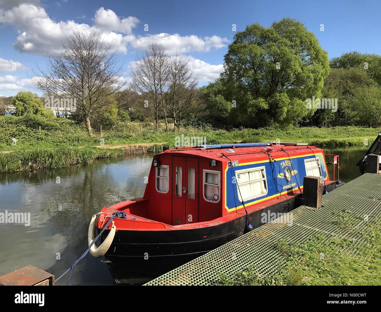 Godalming, UK. 18th Apr, 2017. UK Weather: Spring sunshine in Godalming ...