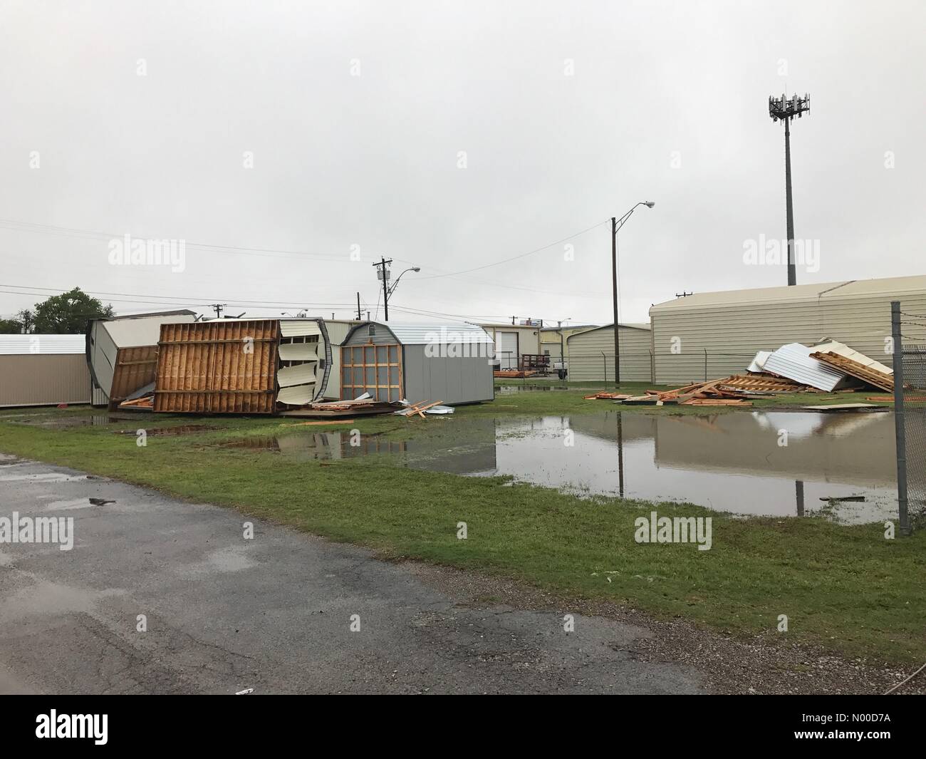 Extreme winds hi-res stock photography and images - Alamy