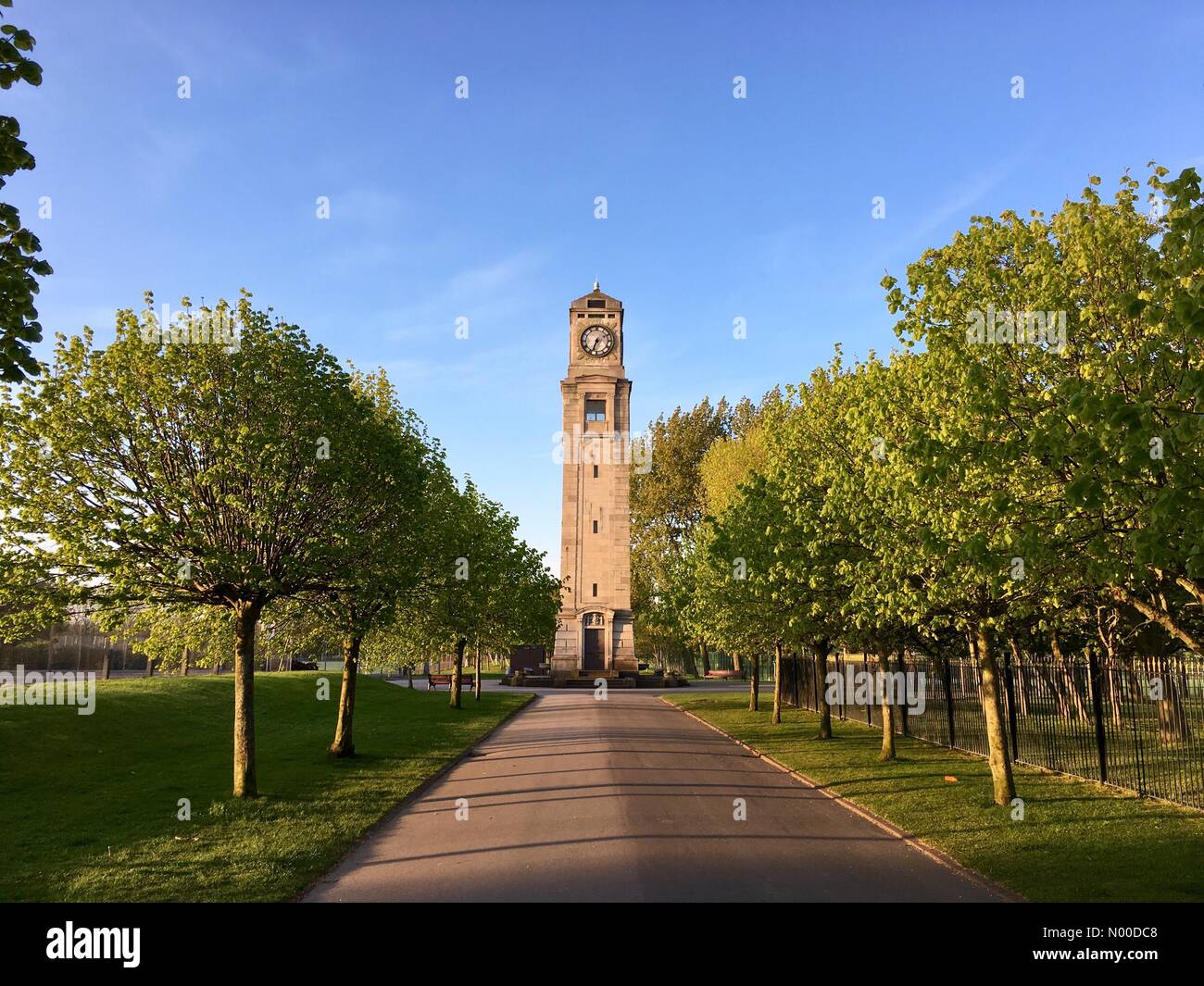 UK Weather: Sunny morning in Blackpool. Early morning clear blue sky ...
