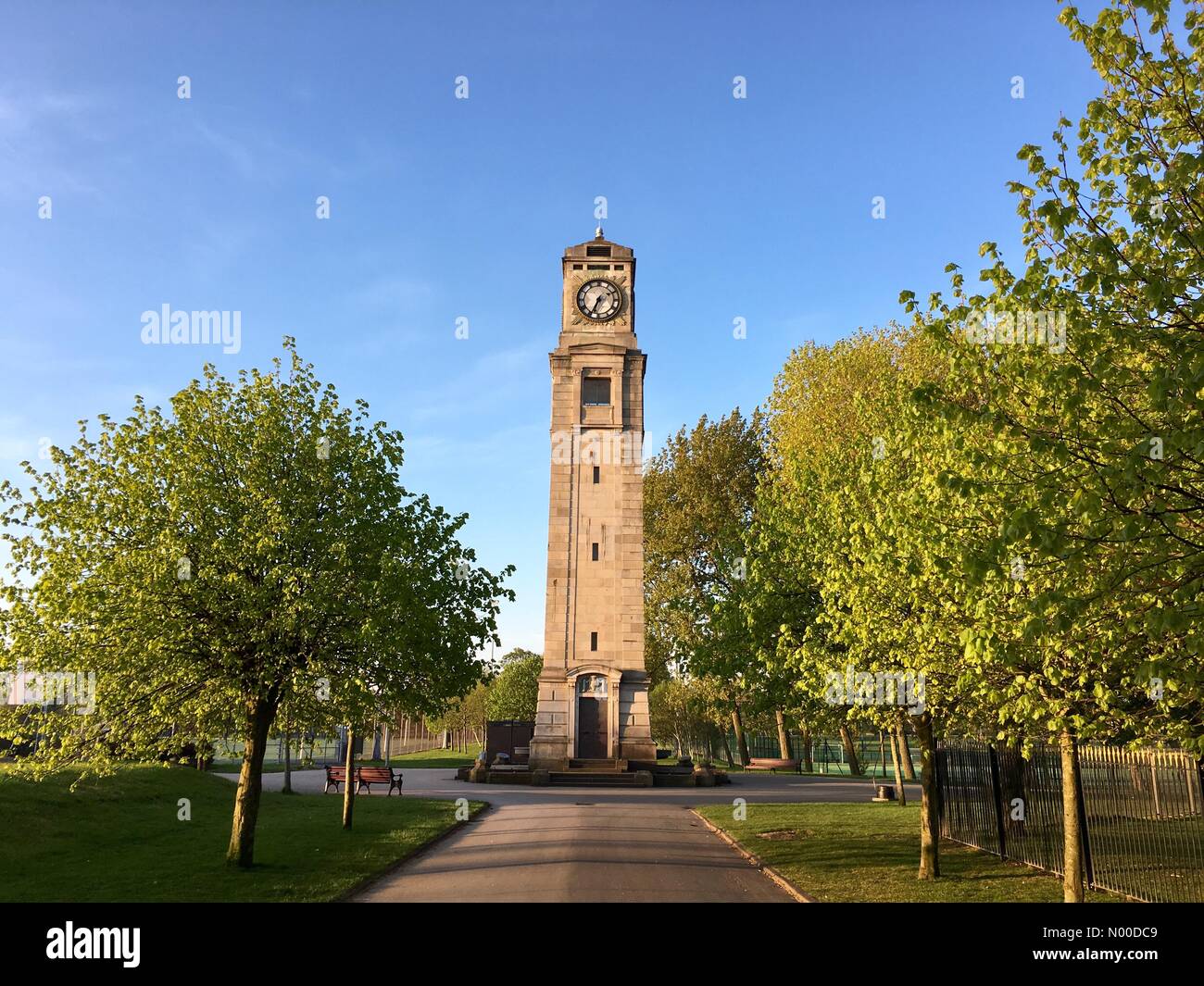 UK Weather: Sunny morning in Blackpool. Early morning clear blue sky ...