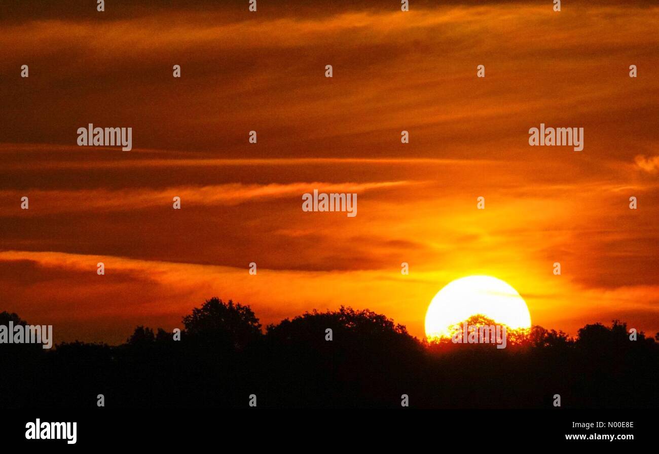 Godalming, UK. 24th May, 2017. UK Weather: Sunrise over Godalming ...
