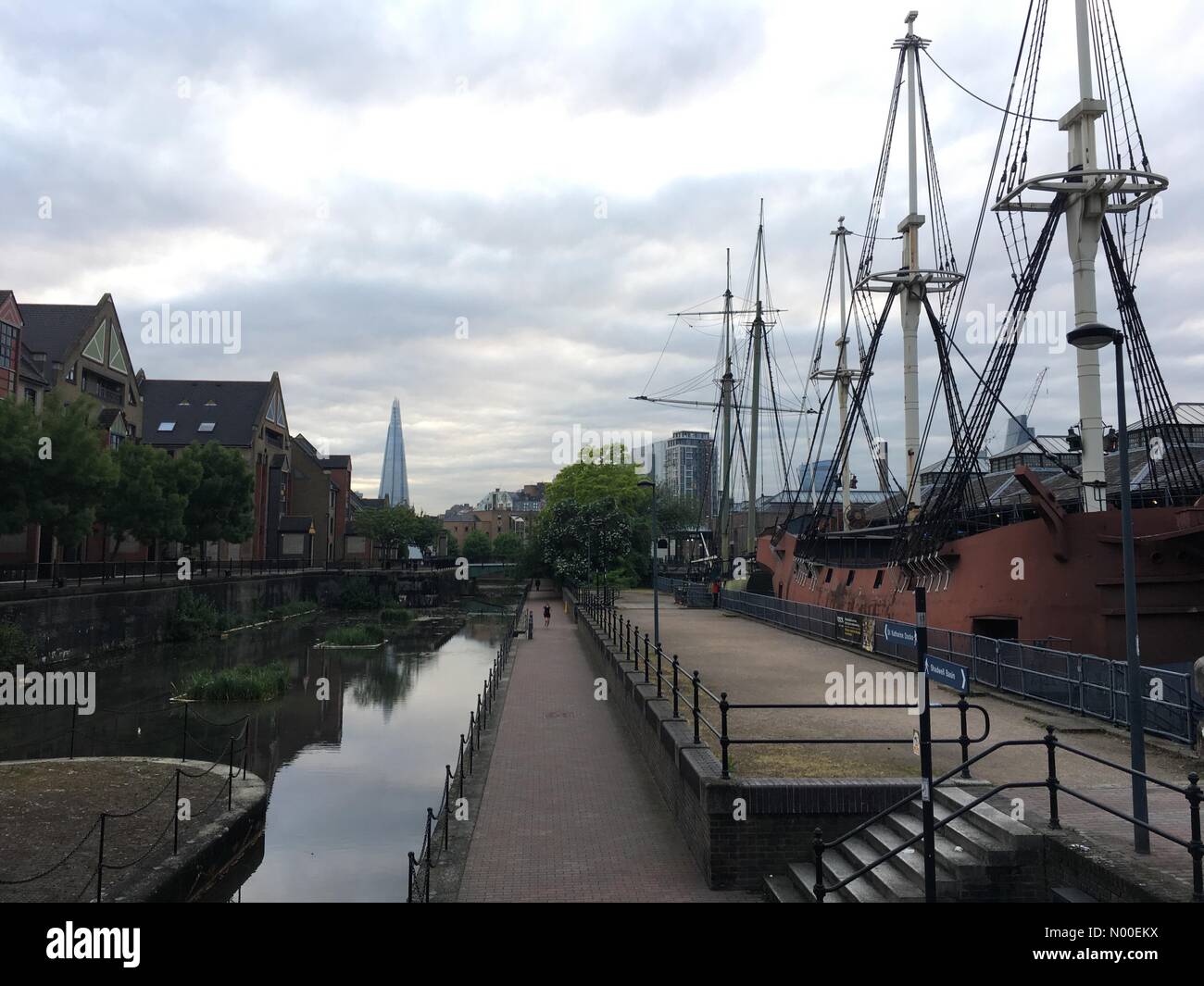 Wapping Canal High Resolution Stock Photography and Images - Alamy