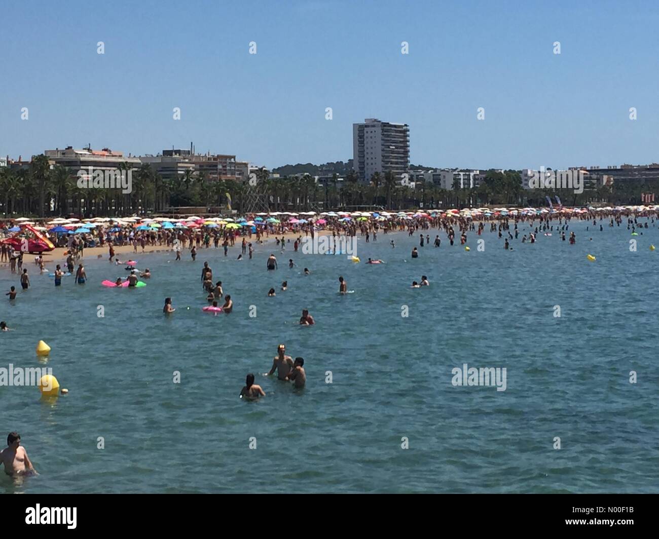 Playa llena hi-res stock photography and images - Alamy