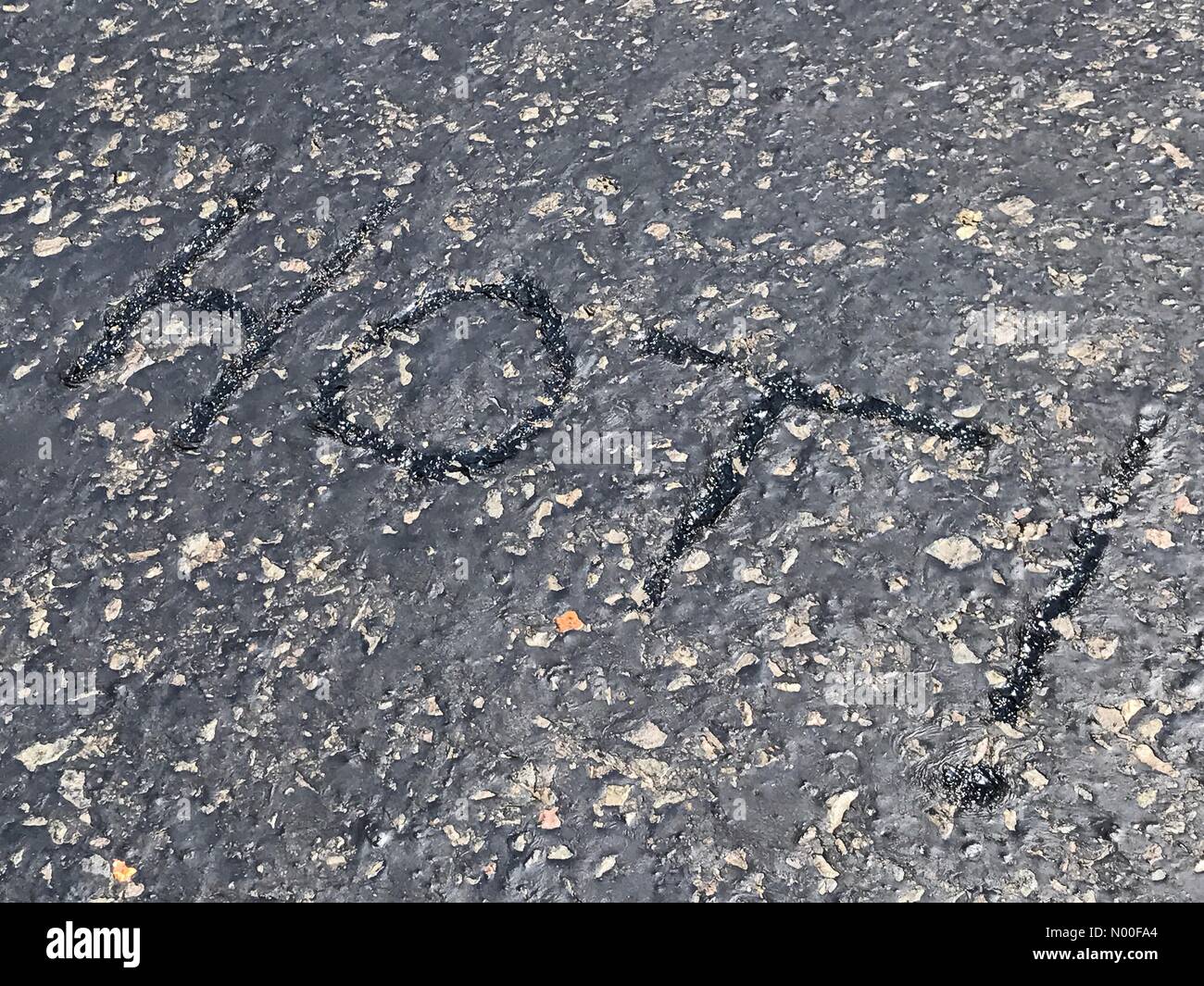 Tuesley Ln, Godalming, UK. 21st June, 2017. UK Weather: Heatwave in ...