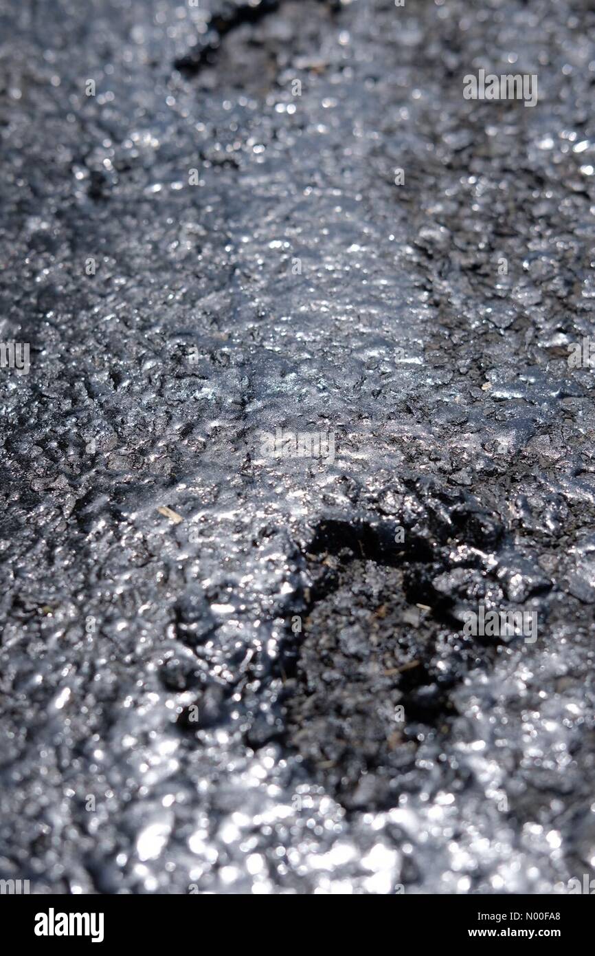 Melting tarmac uk hi-res stock photography and images - Alamy