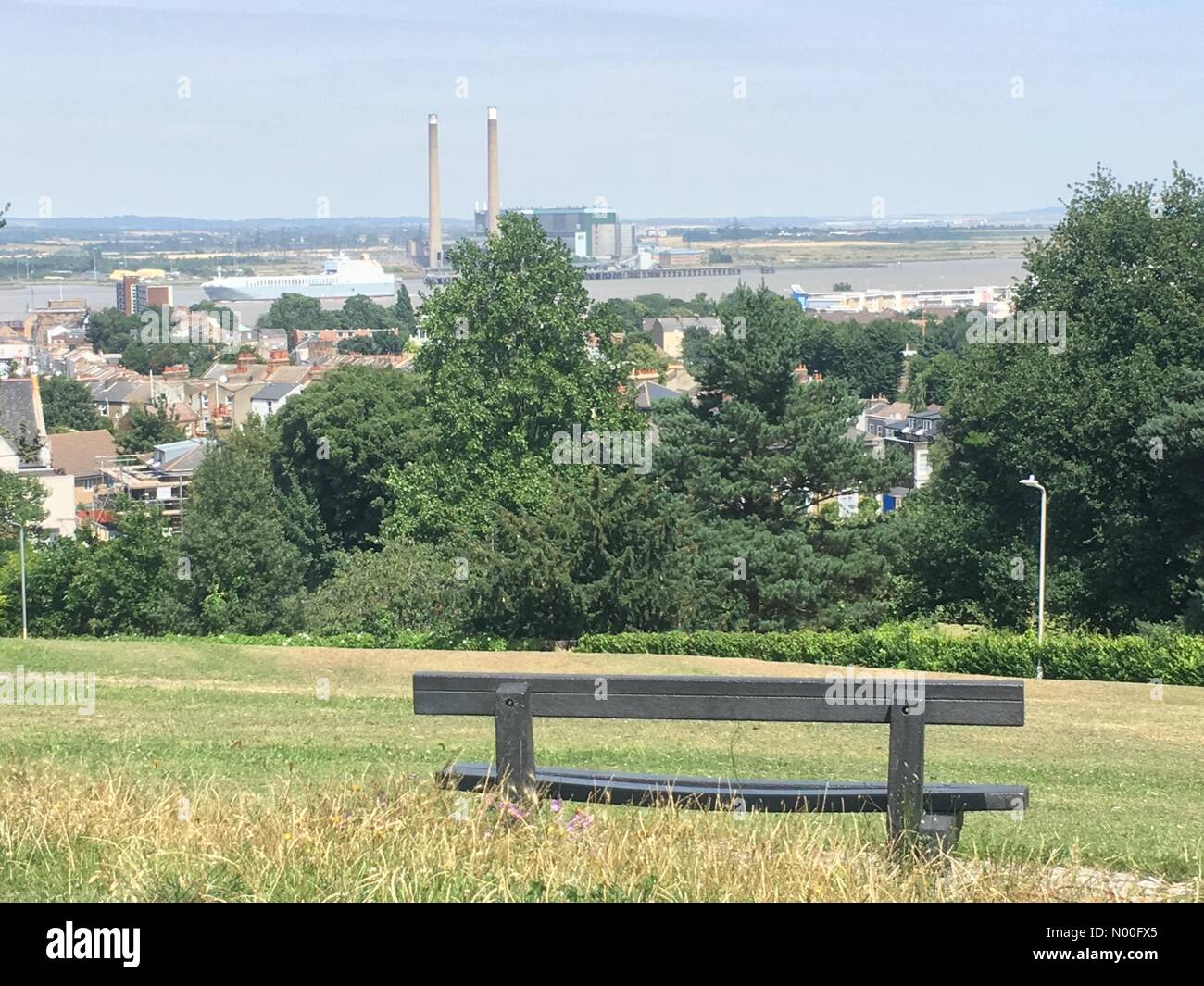 Rouge Ln, Gravesend, UK. 18th July, 2017. UK Weather: view overlooking ...