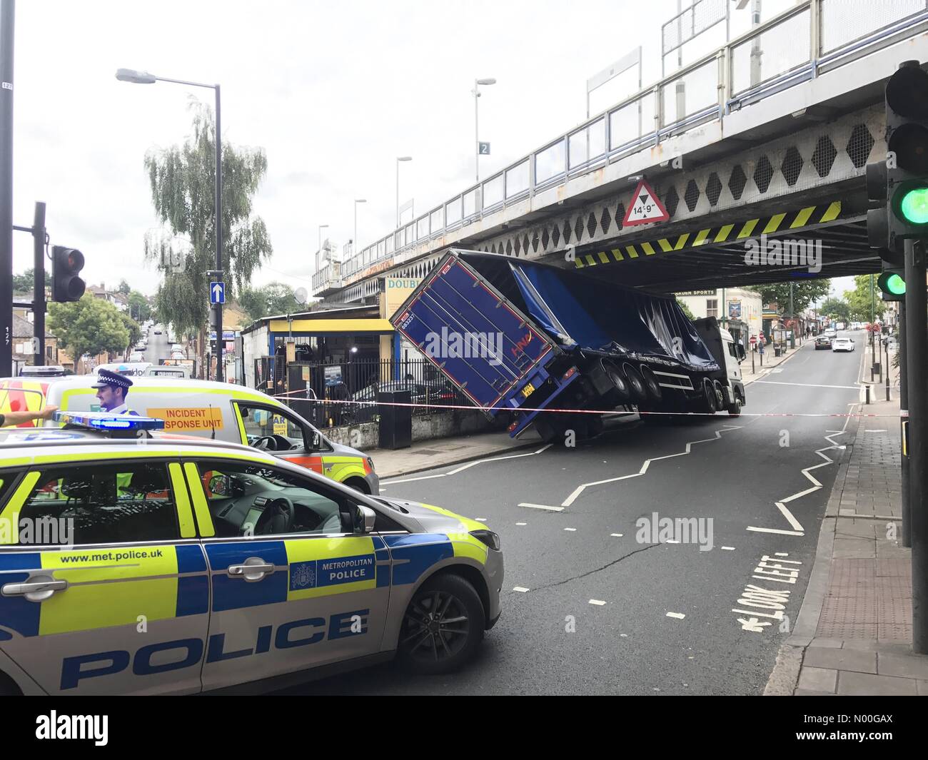 Stuck under bridge hi-res stock photography and images - Alamy