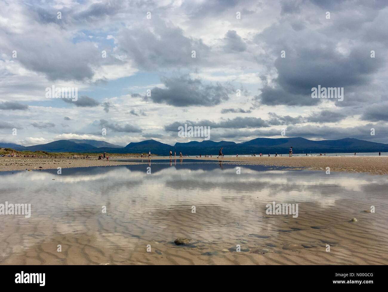 UK Weather: Sunny but cloudy day on Anglesey. Cloudy but warm day on ...