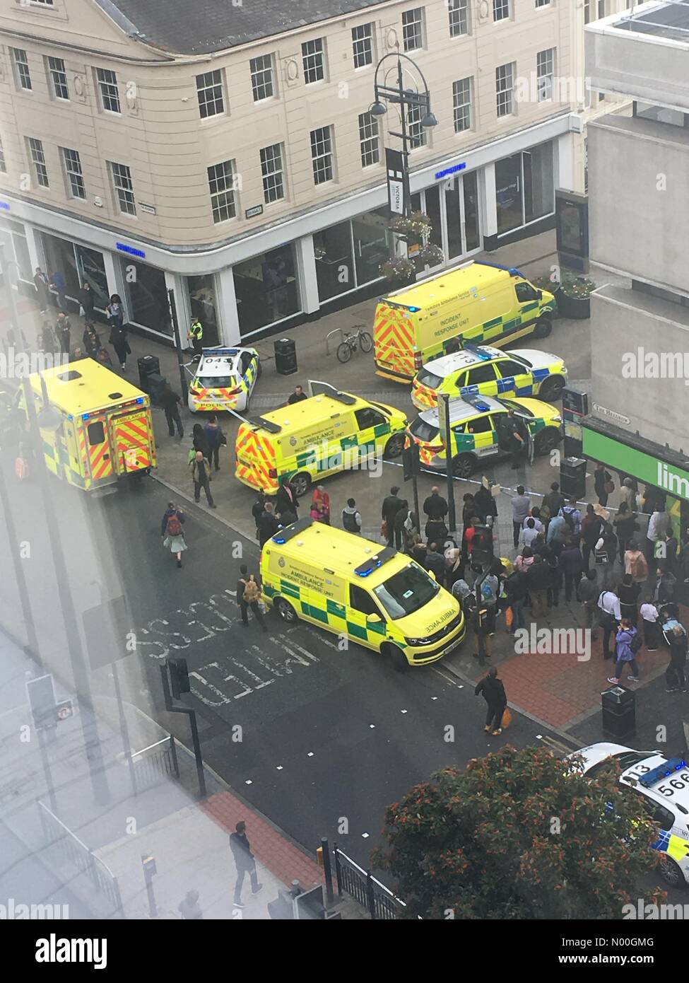 Leeds ambulances hi-res stock photography and images - Alamy