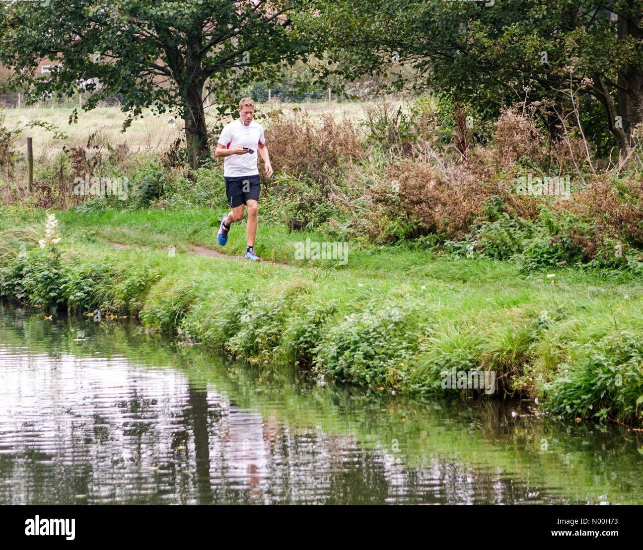 Running river wey surrey hi-res stock photography and images - Alamy