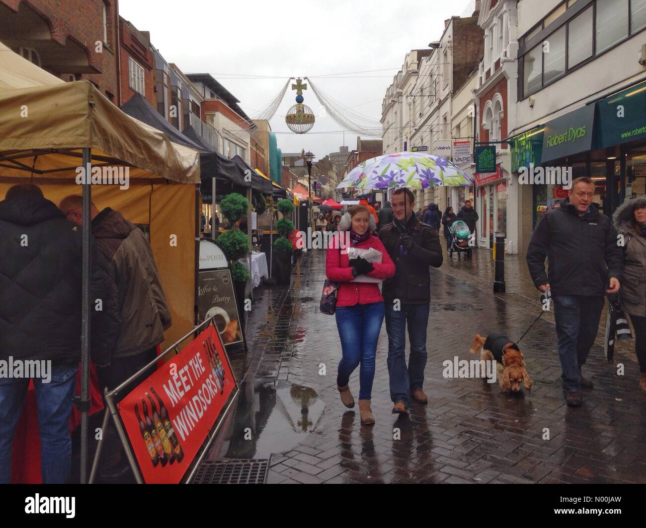 Shoppers outside in the rain hi-res stock photography and images - Alamy